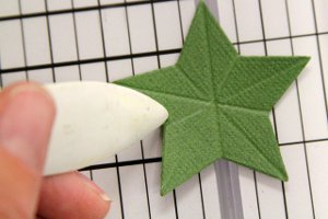 Curly Whirly Christmas Trees | AllFreeHolidayCrafts.com