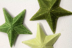 Curly Whirly Christmas Trees | AllFreeHolidayCrafts.com